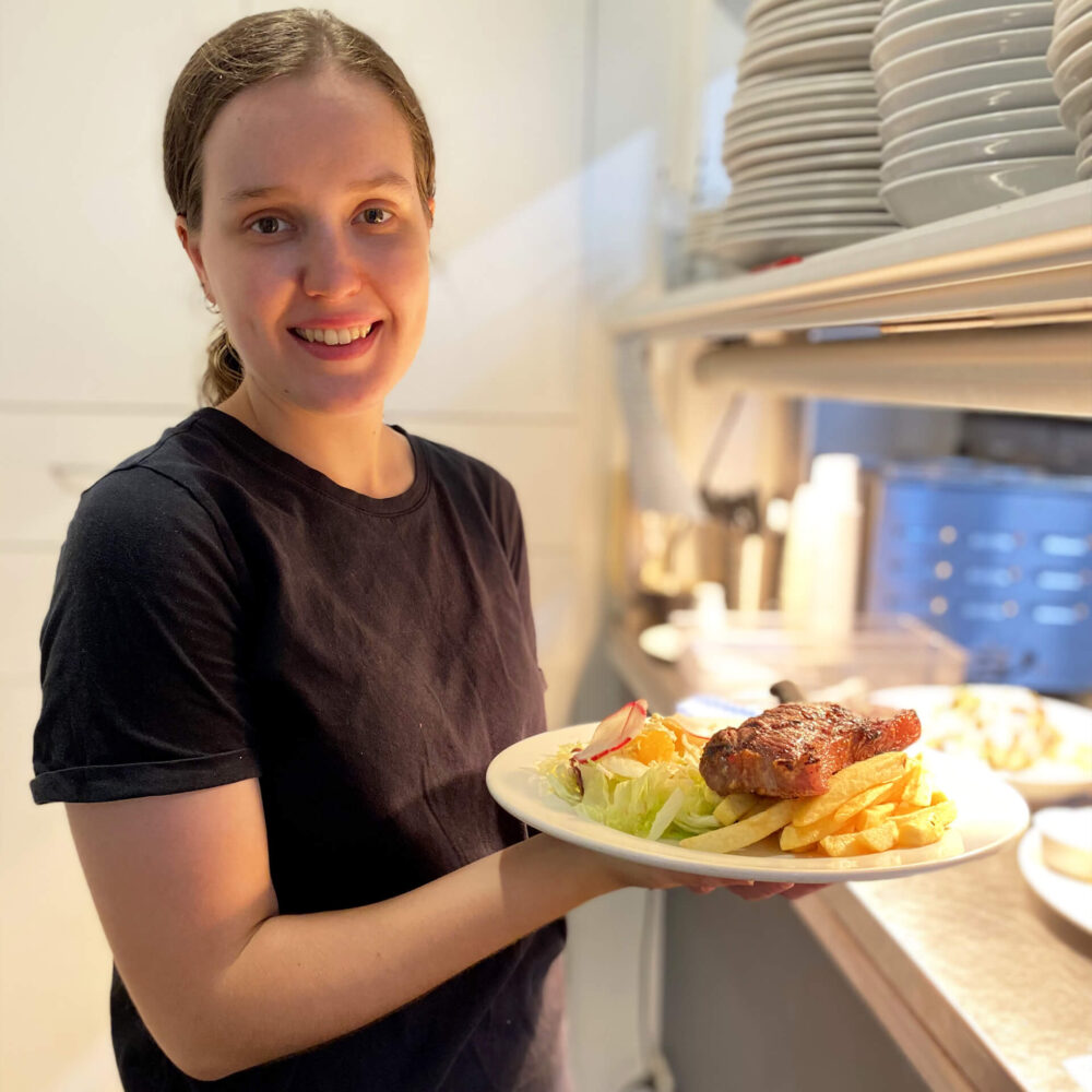 Mount Kembla Village Hotel Diner - MKVH